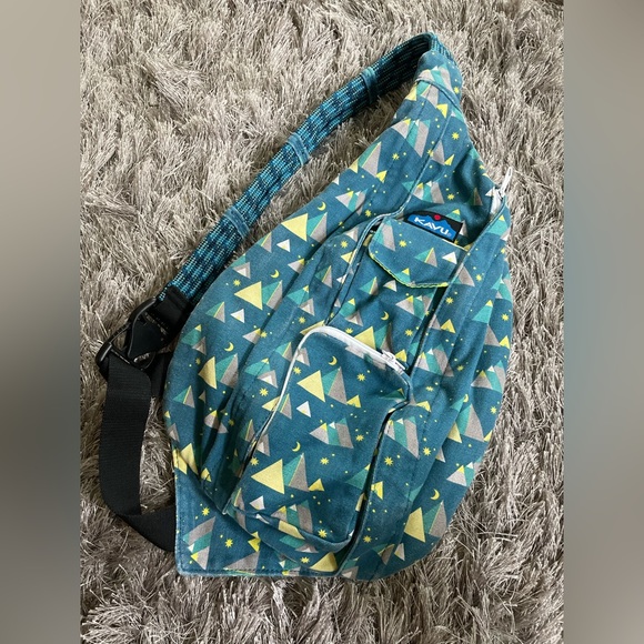 Kavu | Bags | Kavu Triangles Hiking Bag Crossbody Rare Mountain Scene ...